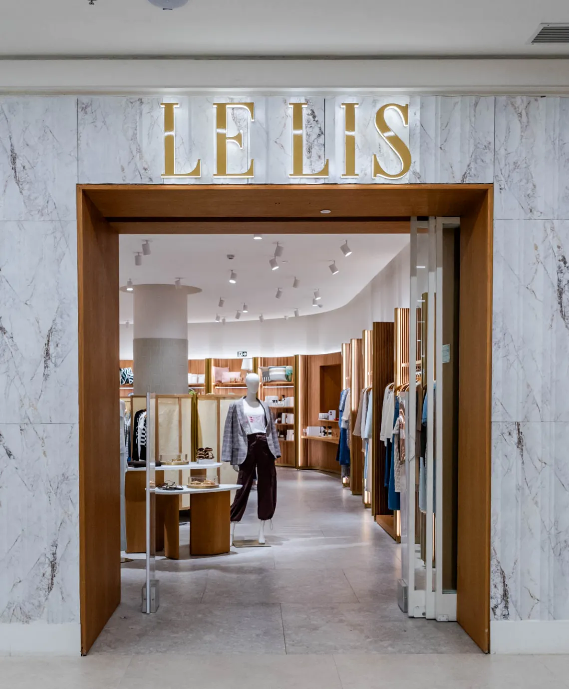 Lojas Exclusivas | Explore as Marcas no Pátio Savassi - LE LIS